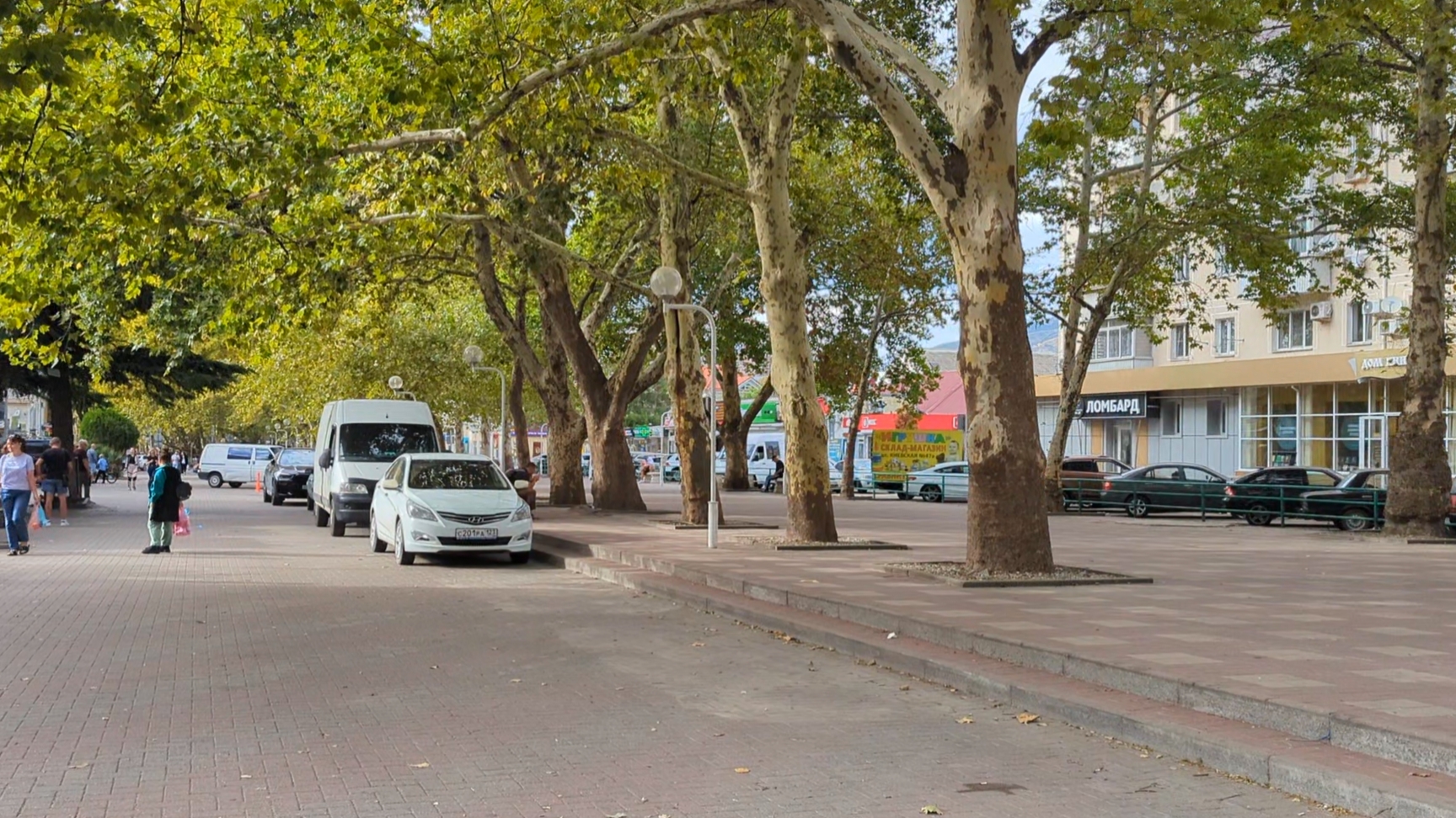 Платановая аллея! Осенний Геленджик. Прогулки по улицам города. Перекресток Кирова и Островского