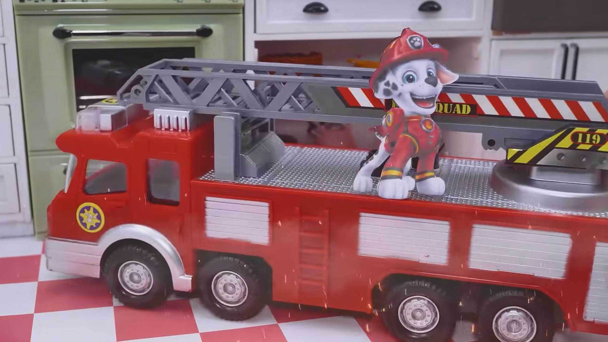 МИНИ КУХНЯ! 💖 Маршал из Щенячий Патруль спасает готовку | ОВОЩНОЙ ТОРТИК ДЛЯ УТОЧЕК | PAW PATROL