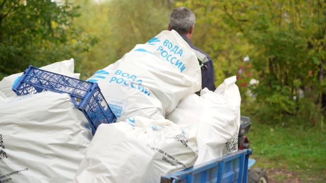 Кроссовок и сети нашли новосибирцы на субботнике у парка «Арена»