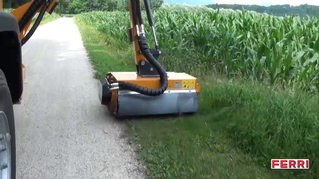 Косилка FERRI TST 50 в работе