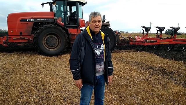 Трактор РСМ 2375 в работе с плугом без спарки