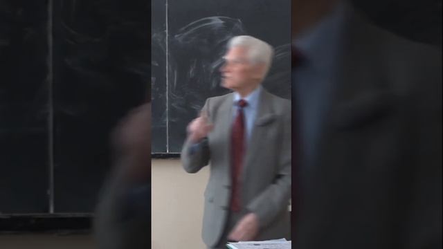 Должно существовать однозначное объяснение ассиметричному делению ядер
