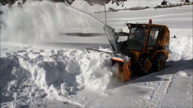 Шнекоротор CERRUTI  на минипогрузчике   JCB