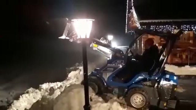 Минипогрузчик MultiOne 4 2 в работе