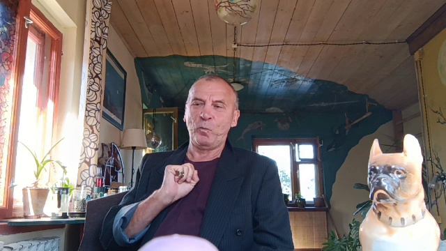 - Ты куда это, Осаночка, в такой шикарной экипировке?  Дух9