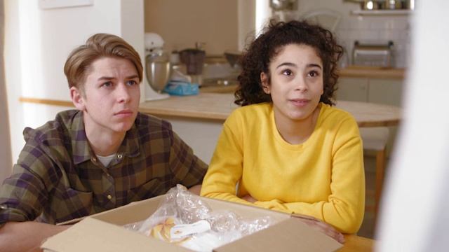 Go getter 4 unit 7.2 Grammar – They’re made of cotton. (Part 2)