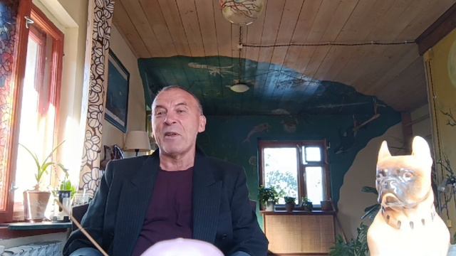 Здесь, на дне, ему очень и очень хорошо, здесь он всегда ощущает себя вернувшимся в первобытный.Дух8