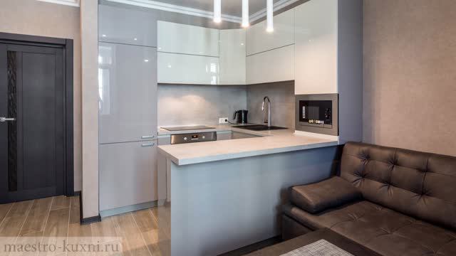 Глянцевая кухня с полуостровом и посудомоечной машиной