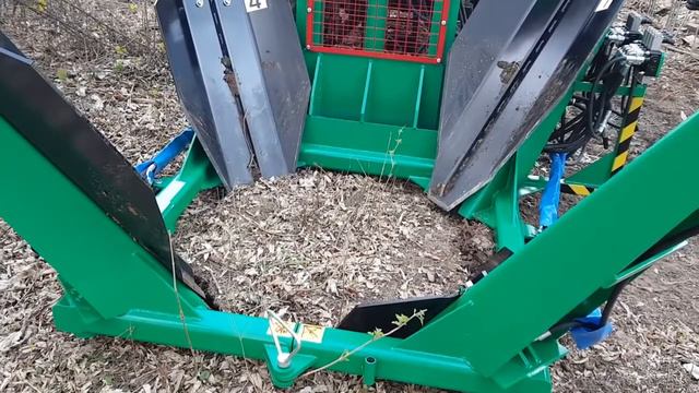 Пересадчик деревьев Bystron в работе