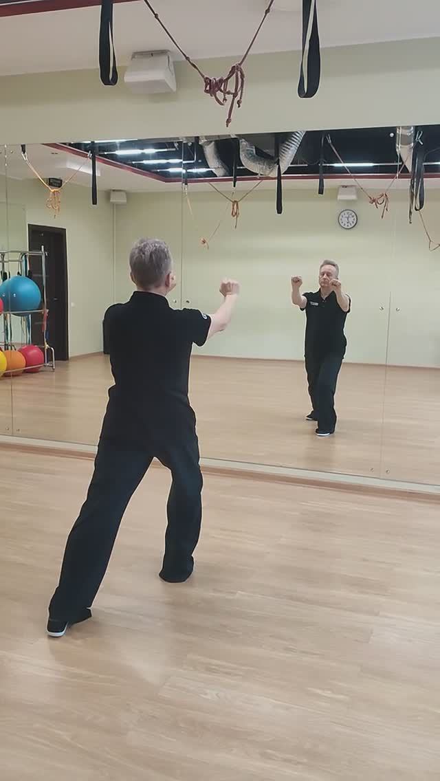 7. Рыбаки поют в лодке, любуясь закатом