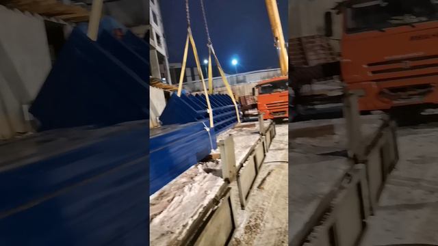 Продолжение работ выгрузки угловых щитов на стройке с компанией «Энки»
