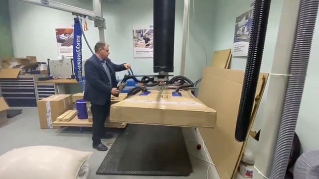 Вакуумный подъемник для коробок