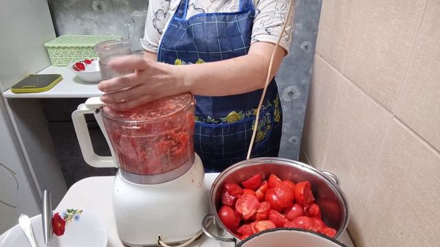 Готовлю хреновину и замораживаю помидоры...