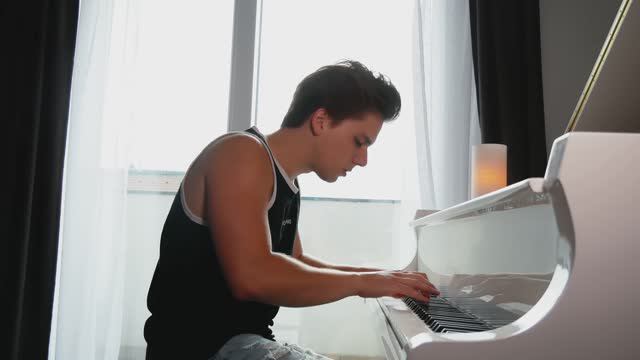 Wrecked - Imagine Dragons (Piano Improvisation) Peter Buka