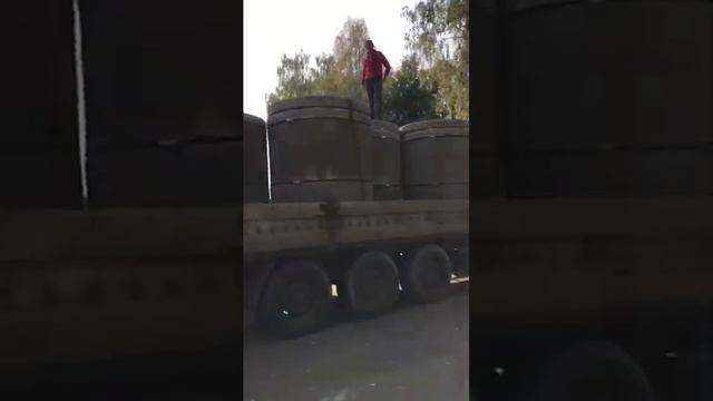 Доставка ЖБИ колец и крышек к ним в часть МЧС г. Руза