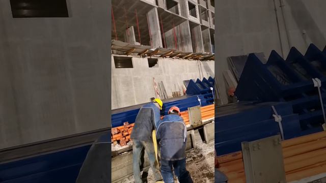 Выгрузка опалубки для заливки на объекте от «Энки»