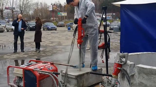 Демонстрация работы скального перфоратора HYCON HRD20