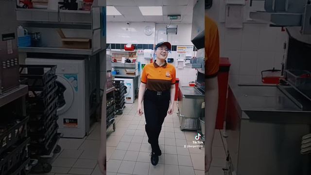 И еще одна танцевальная пауза от БК-506, Тюмень
#работабургеркинг #людибургеркинг