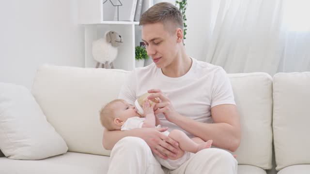 Антиколиковые бутылочки Mombella