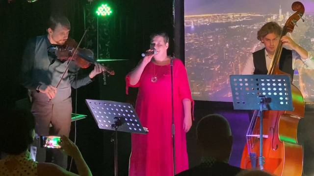 Smile
Music by Charles Chaplin, lirycs by John Turner and Geoffrey Parsons.
1936