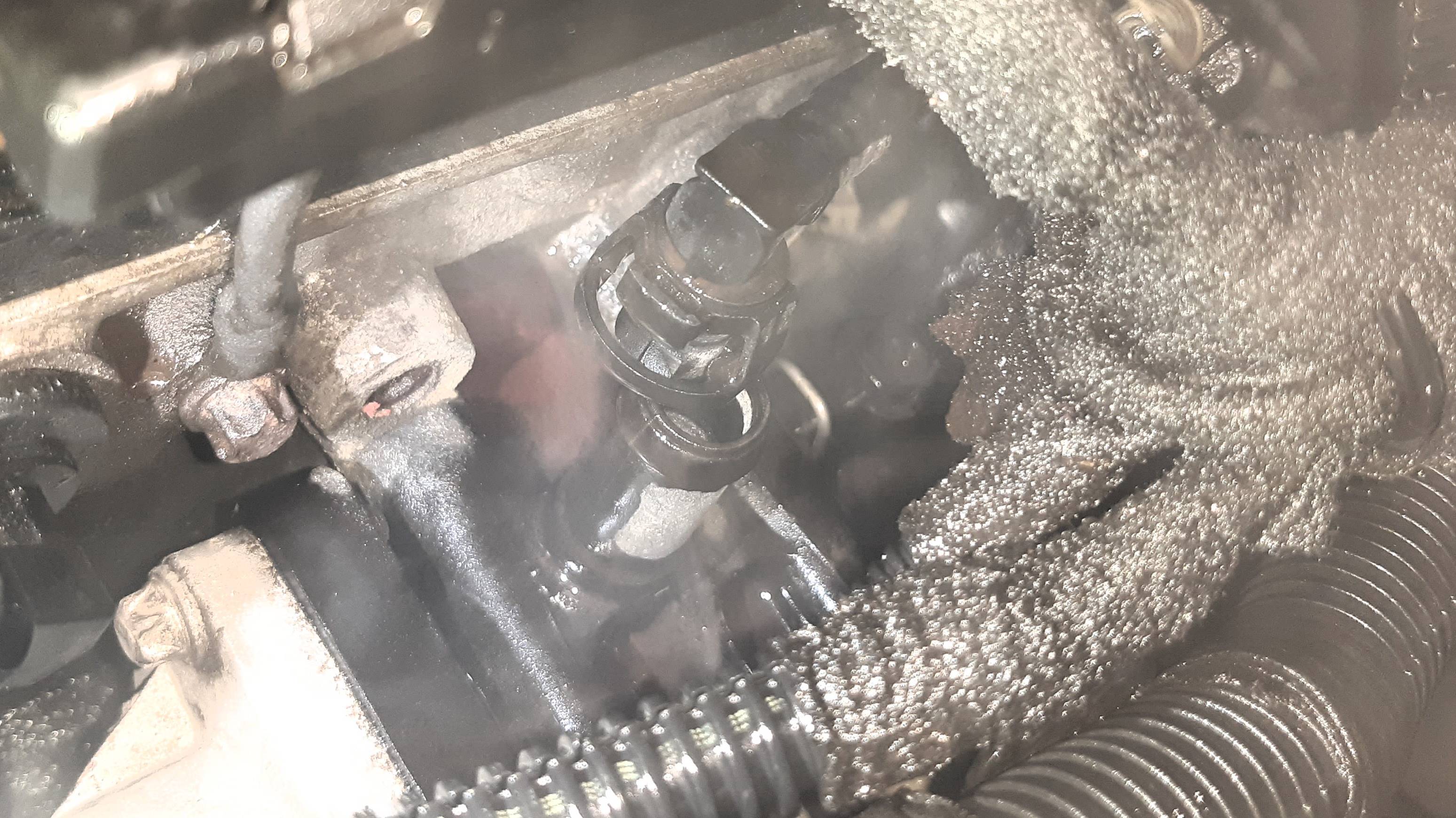 Ночью клубы дыма из под капота, пипец приехали ...........