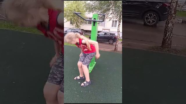 11.06.2024. Уличные тренажёры 3))