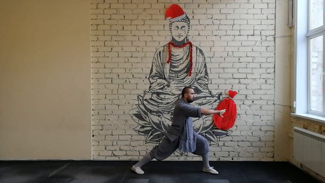 Новогоднее кунг-фу упражнение 2. Иван Елизаров (Ши Янкун). Центр ушу и цигун Шаолинь (Воронеж).