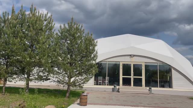 Шатер у воды для свадеб в Подмосковье