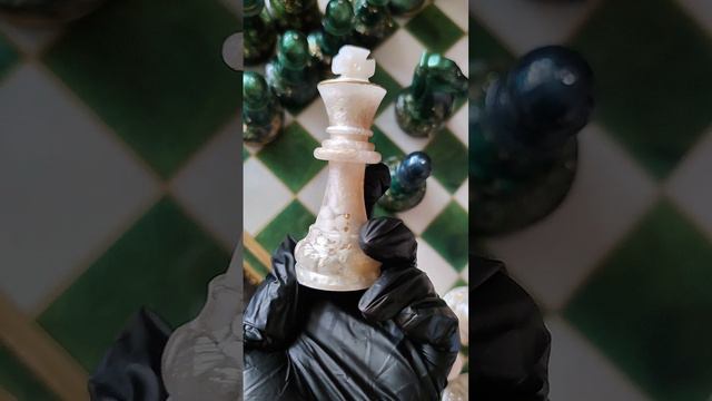 Шахматы ручной работы с белым нефритом