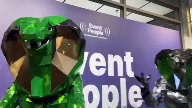 Зеркальные Змеи на праздник в Москве — лучшие артисты для встречи гостей на корпоратив