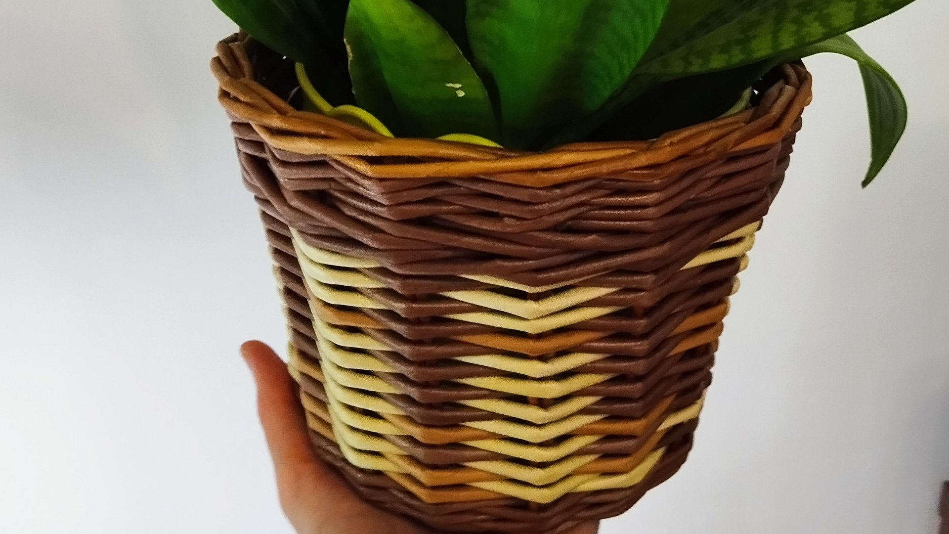 Кашпо из бумажной лозы своими руками.