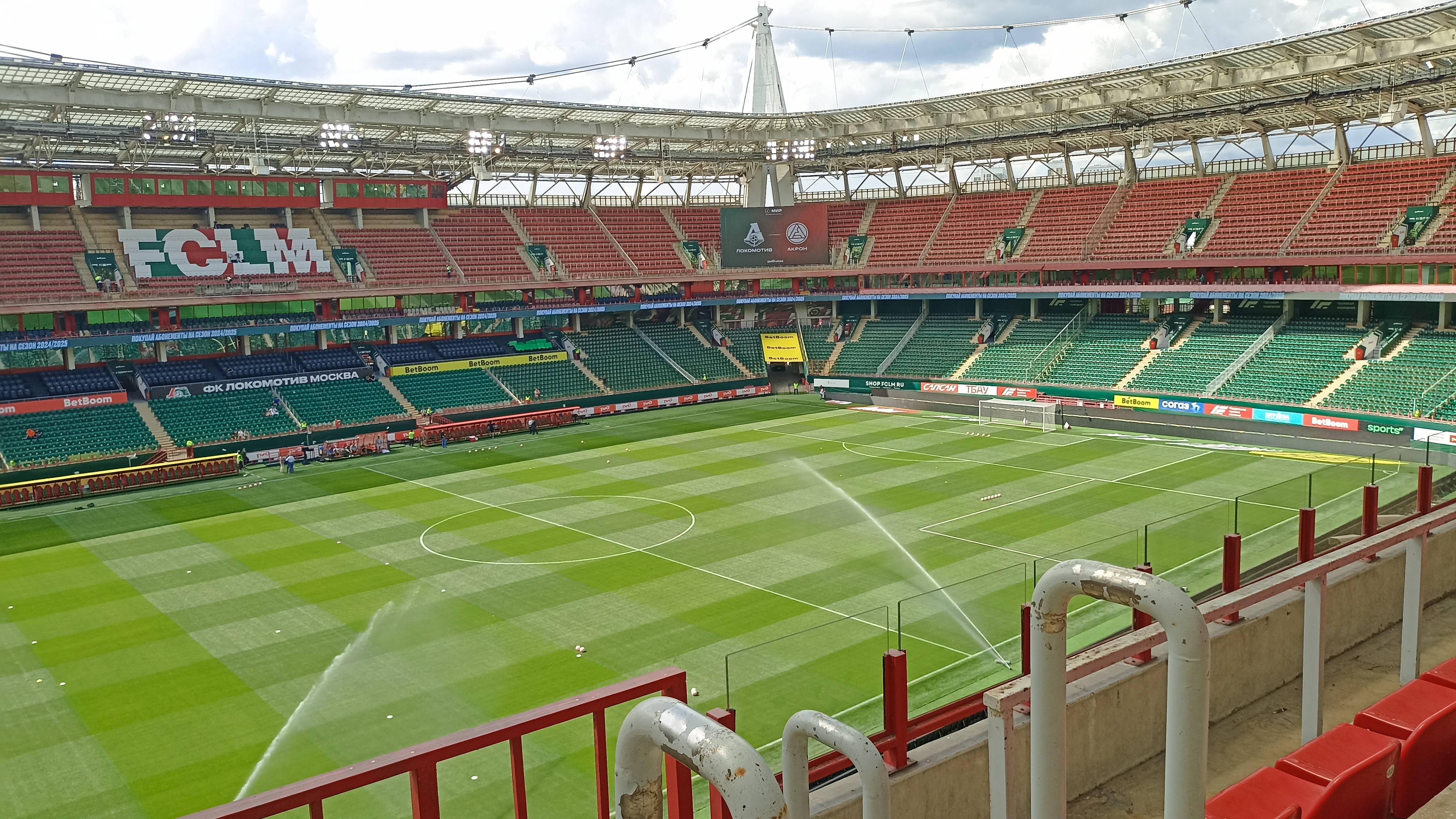 вид на поле РЖД Арены