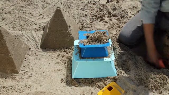 Формы для пирамид Pira | Детские игрушки для песка Quut