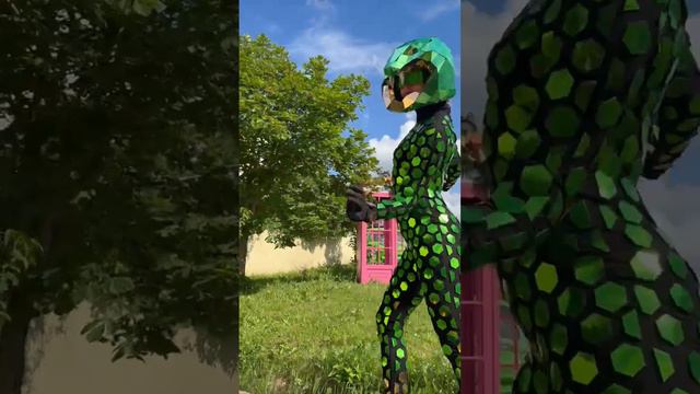 Зеркальные змеи для тематической вечеринки | Заказать шоу от GO SHOW | 8(977)777-28-84