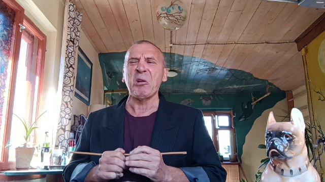 Вам, Вячеслав Арнольдович, надо бы анализы сдать.
- С чего это, Зоя Николаевна? Дух12