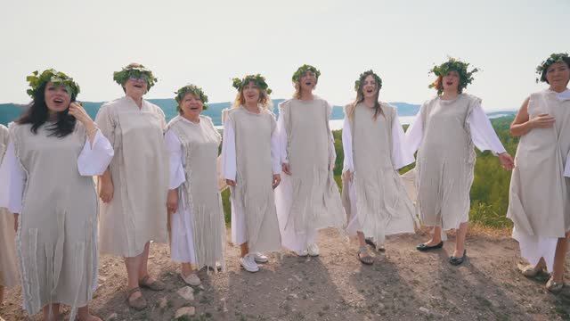 С Праздником Святой Троицы! Св. Николай Сербский - Вера вечна | Хор Людмила