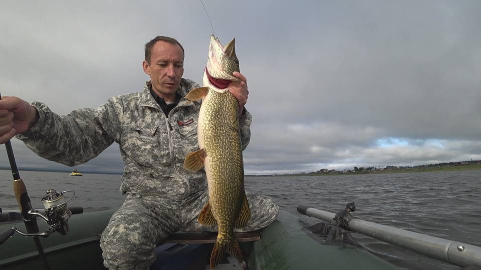 Рыбалка на щуку с лодки на озере шакша Забайкальский край.