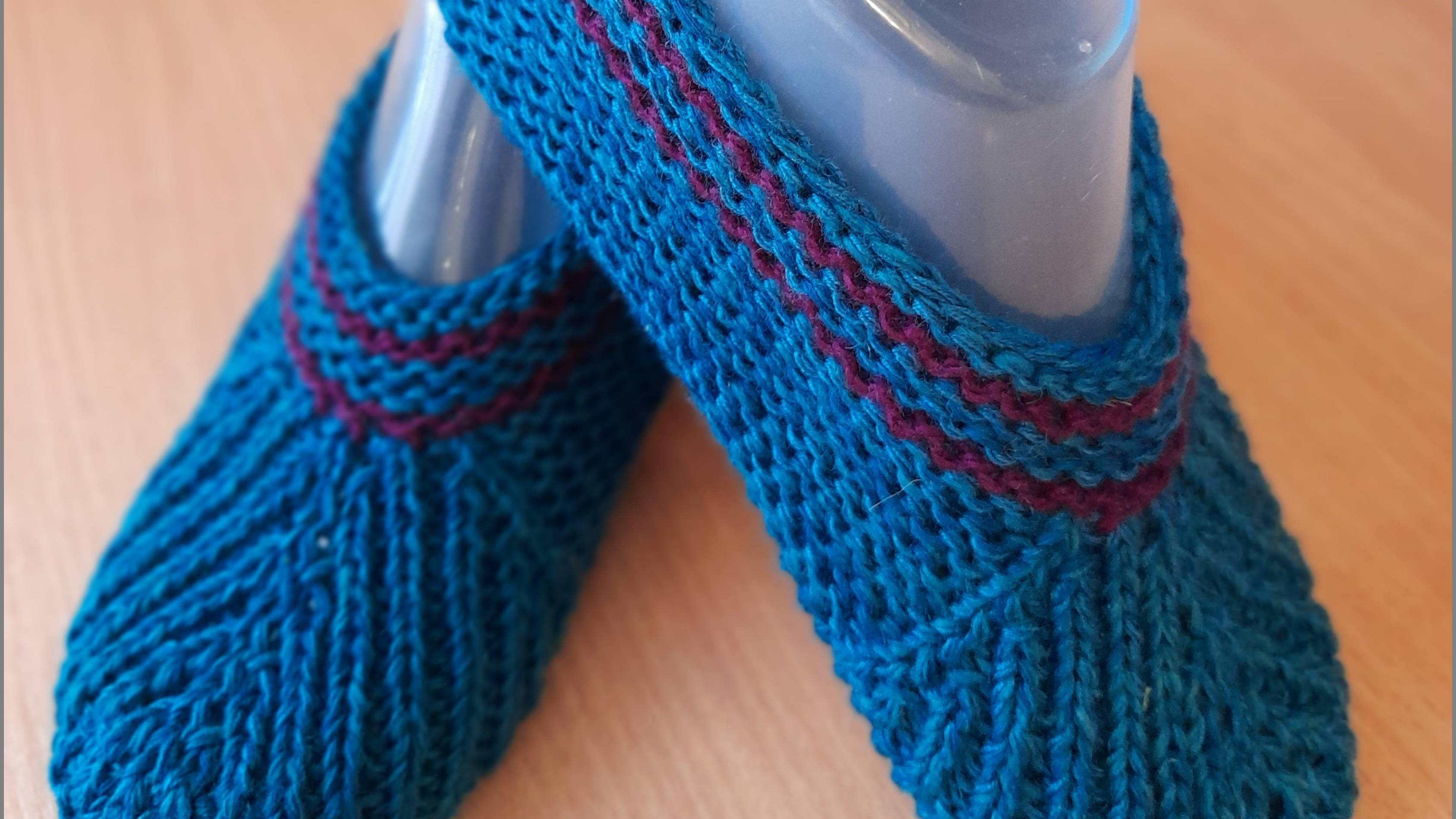 Бесшовные следочки спицами.