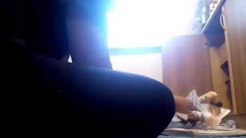 Рву книгу для забавы, а папа наругался😒 (Komputersem дерёт книгу)