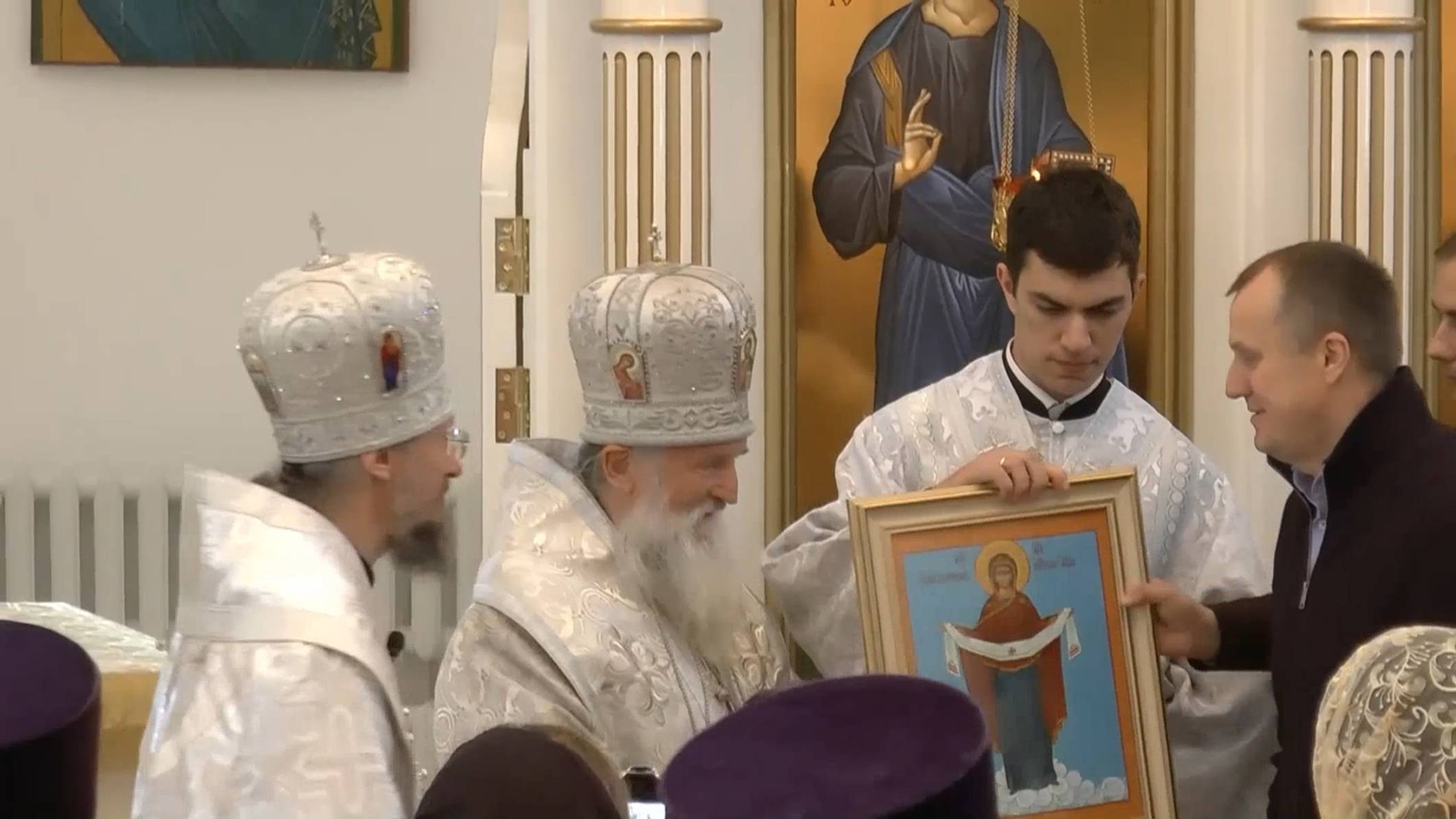 Первая литургия в возрожденном Свято-Покровском храме