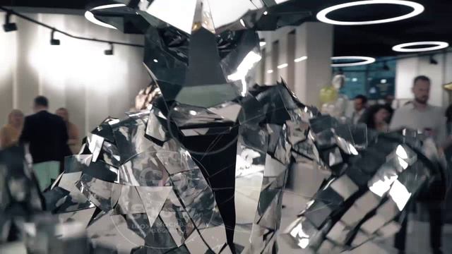 Зеркальные быки на мероприятие в Москве — артисты на открытие магазина от GO SHOW!