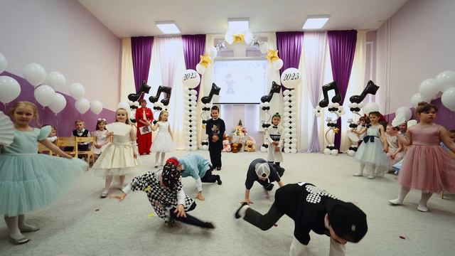 Выпускной в детском саду у Алексея Николаевича, апрель 2023.