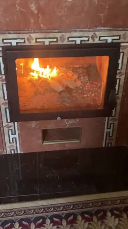 Наши работы: заказная дверца для камина. Монтаж покупателя.