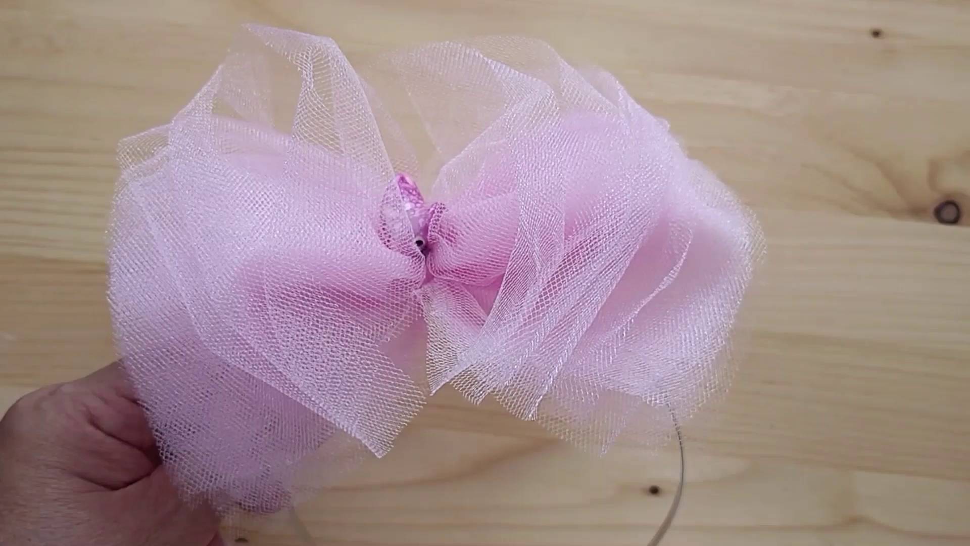 Бантик из фатина своими руками. Видеоурок