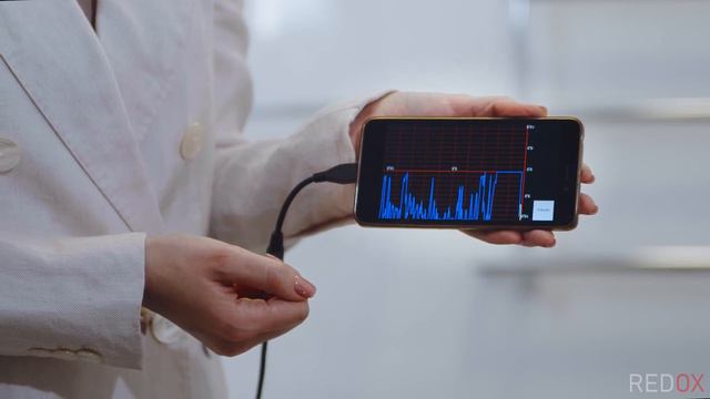 Зубная щетка redox с электрическими витаминами.