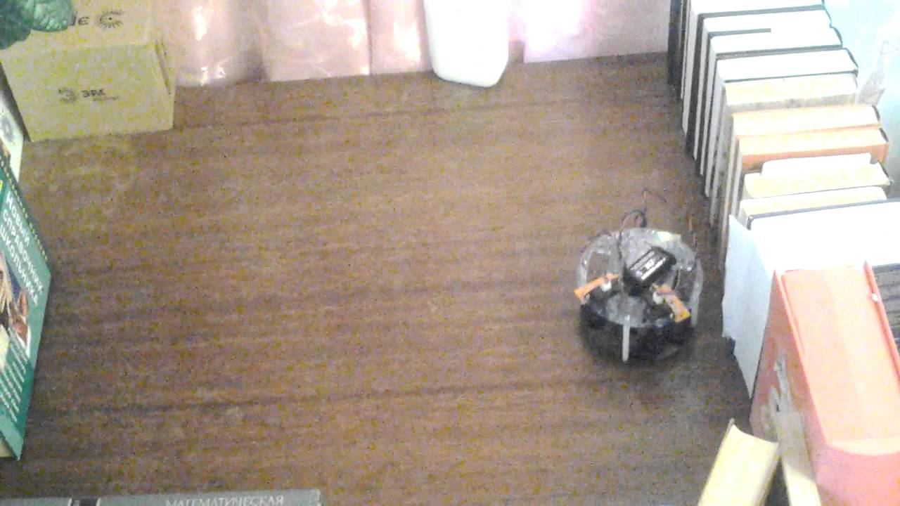 Робот ориентируется по двум ИК дальномерам 20130804_203049.mp4