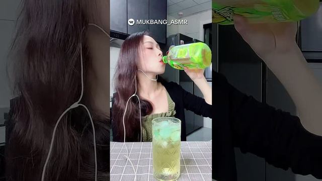 Видео от Мукбанг. ASMR. Китайцы едят на камеру.