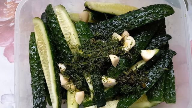 Легкий способ засолить огурцы в пакете или контейнере💚