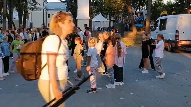 Влог:Гуляю в парке Питомник, аттракционы. Выступление Вики на флешмобе в честь дня города Серпухов💃