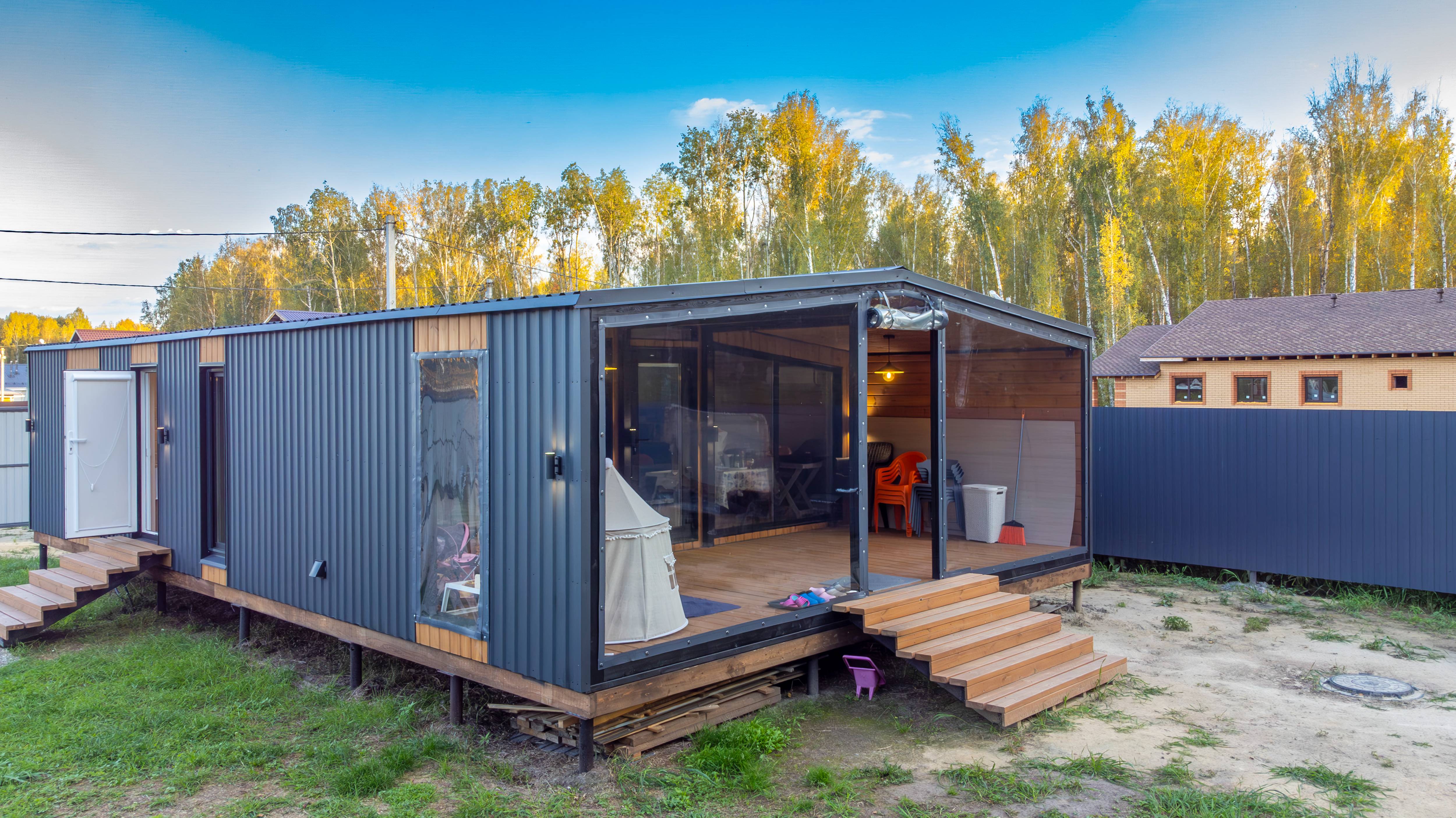 Модульный дом для всей семьи с увеличенной террасой